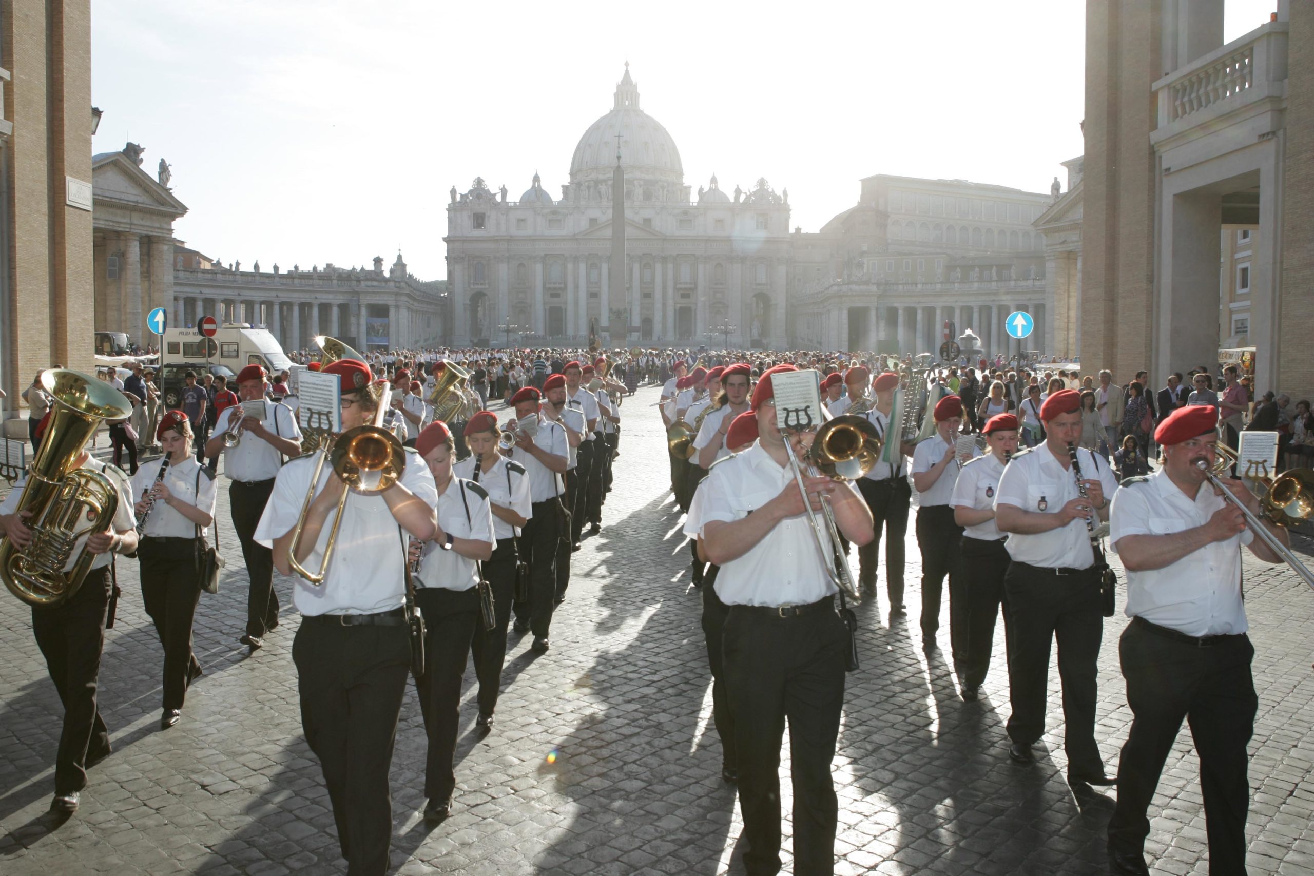 Große Parade | Courtial-International